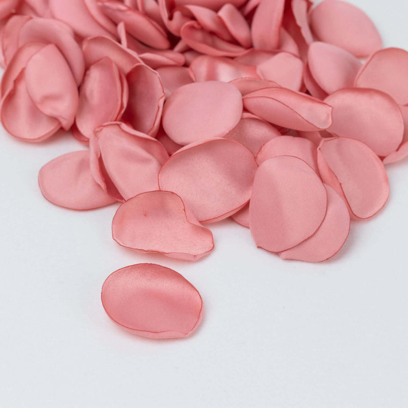 Shiny Ivory Silk Rose Petals 400 Pack by TableclothsFactory.com